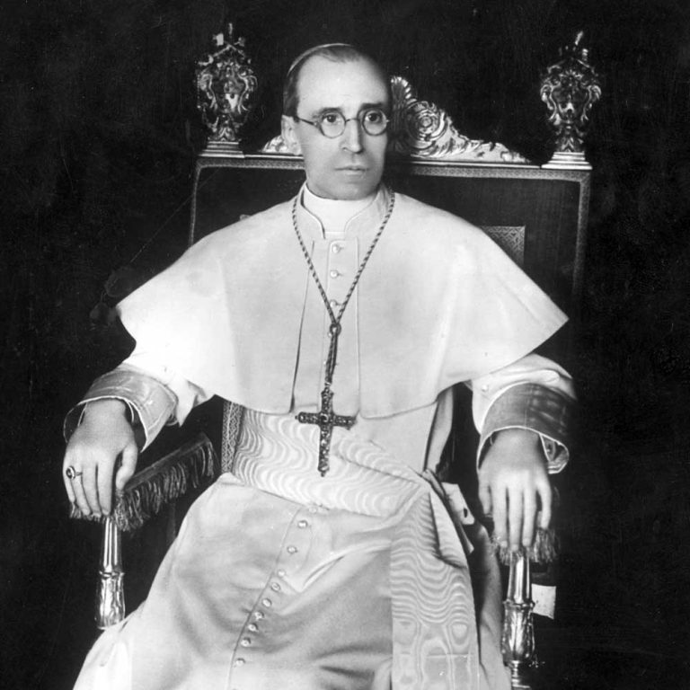 The Myth of “Hitler’s Pope” - Catholic Insight